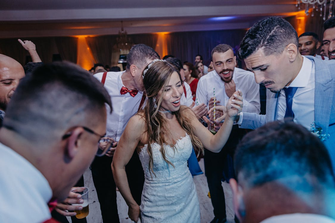 Wedding DJ vs. Live Band: Which Is Right for Your Big Day? - Altitude ...